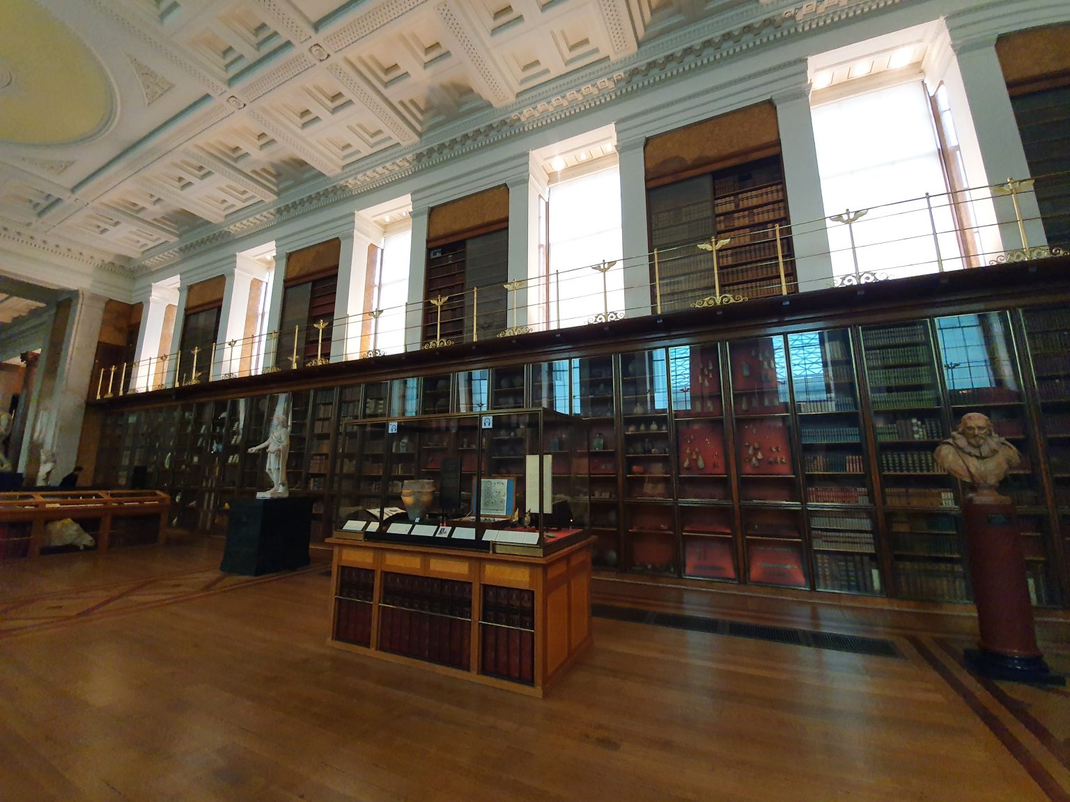 London – Camden – British Museum (King’s Library) – Walking. Gossip ...